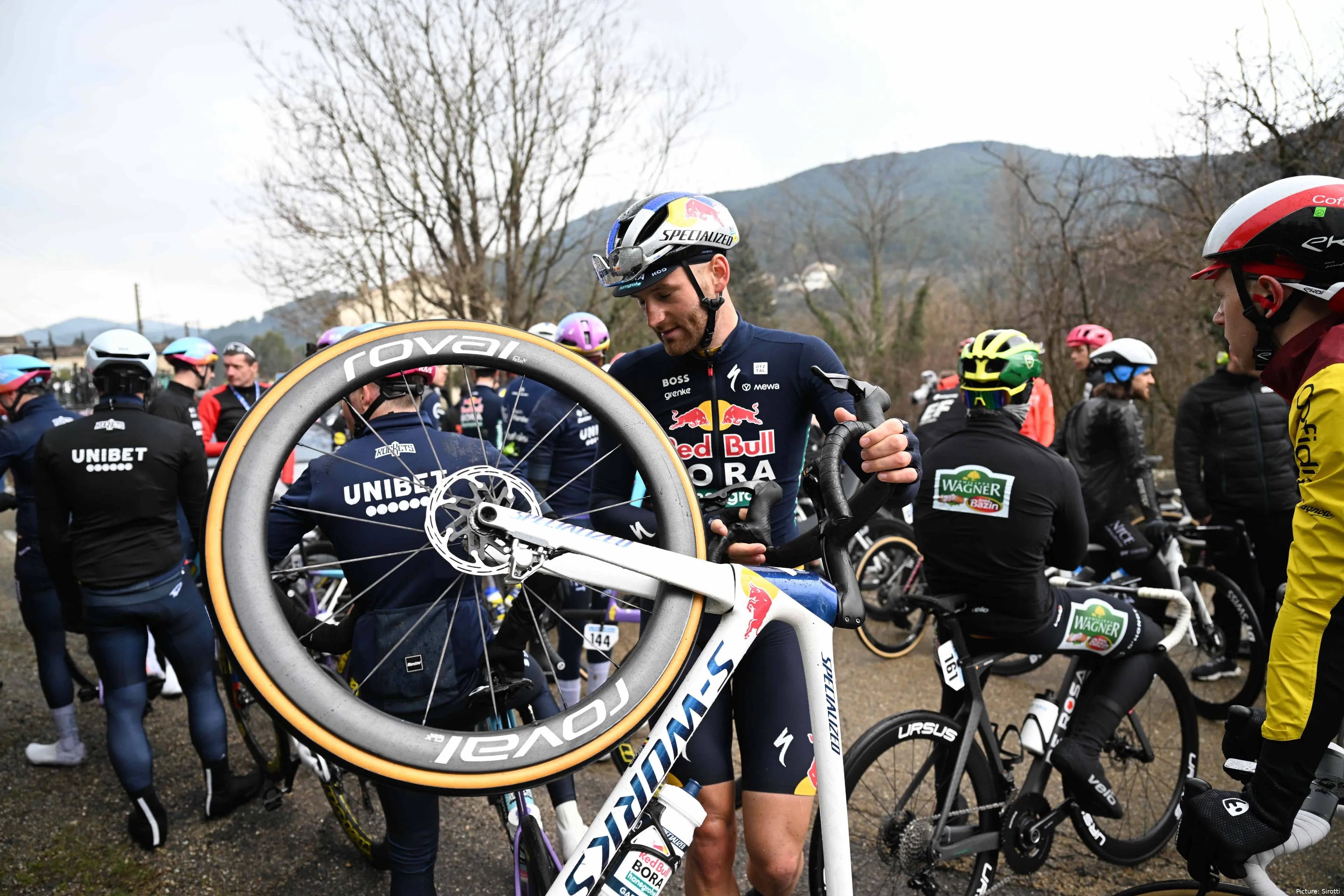 UCI will thoroughly investigate the events of Etoile de Bessèges with hefty fine, close ...